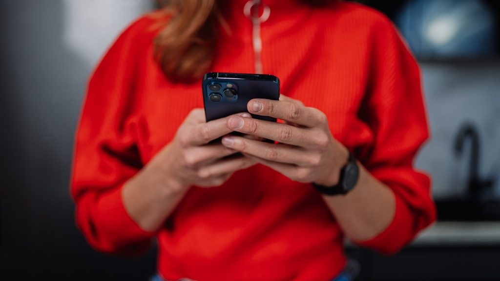 Apple Confirms RCS Support On iPhone: What It Means, Availability ...