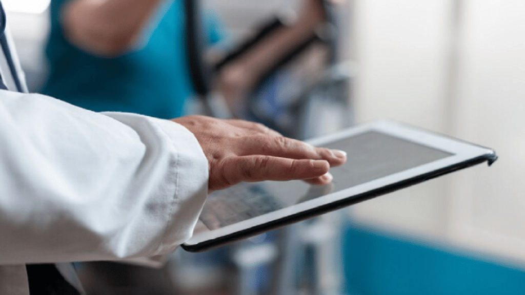 Best Tablets To Buy For Seniors With Dementia: List Inside