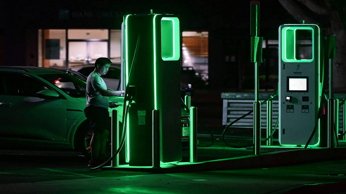 Eight Essential Measures For Charging Electric Vehicle In Public Stations